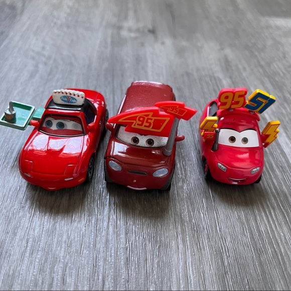 Disney | Toys | Pixar Disney Cars Stadium Fan Flos Cafe Cars Figures ...